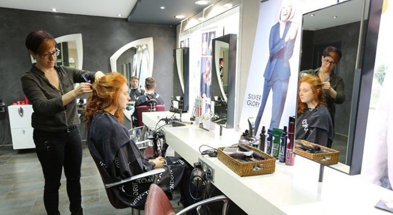 Choisir un bon coiffeur pour faire sa coupe de cheveux - Label Mademoiselle